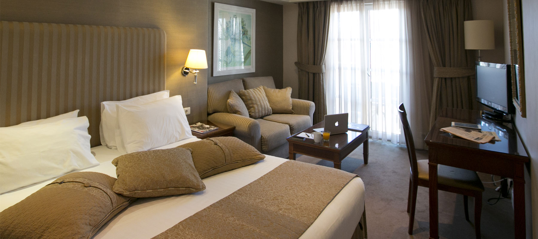 Luxury Rooms & Suites in Athens - Hera Hotel